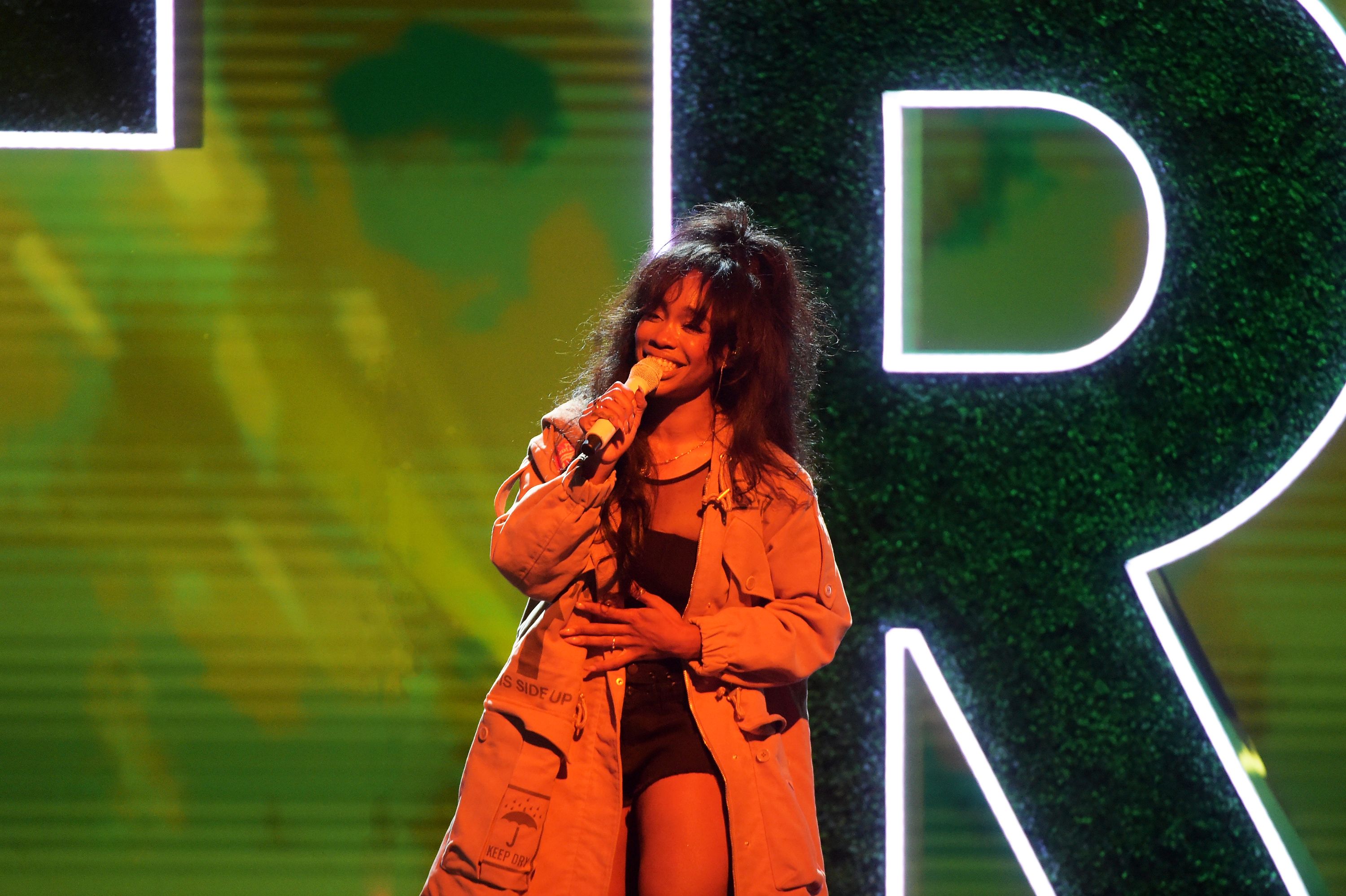 SZA - (Photo: - Image 6 from Soul Train Awards 2017 Winners | BET