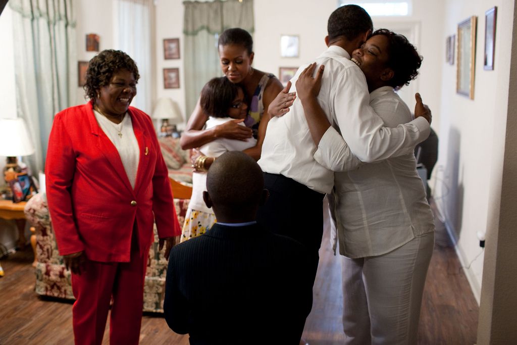 Katrina Hug - The - Image 20 from Photos: The Many Hugs of Michelle ...