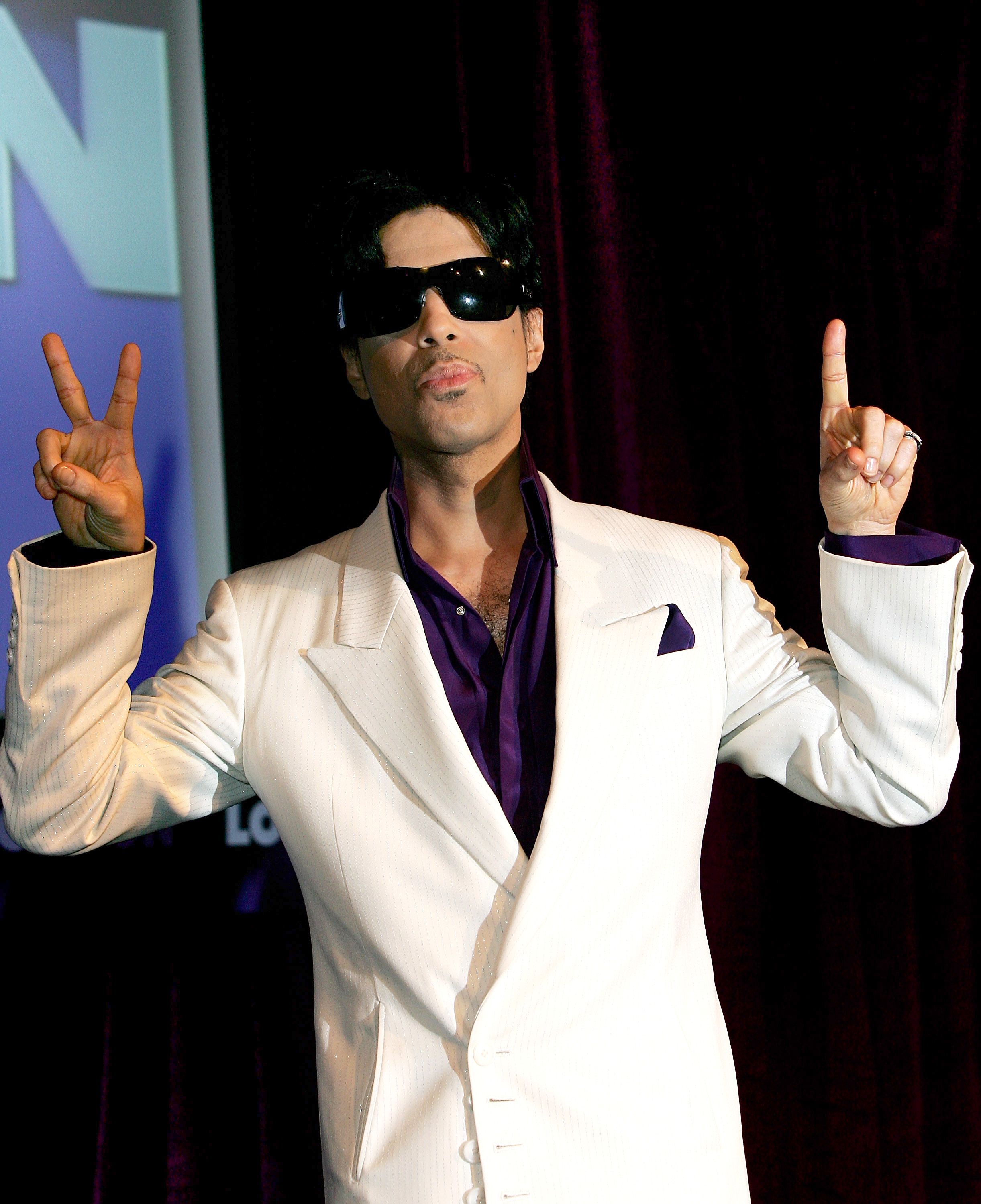Prince vs. Warner Bros. - Image 33 from Don't Label Me: Artists Beefin ...