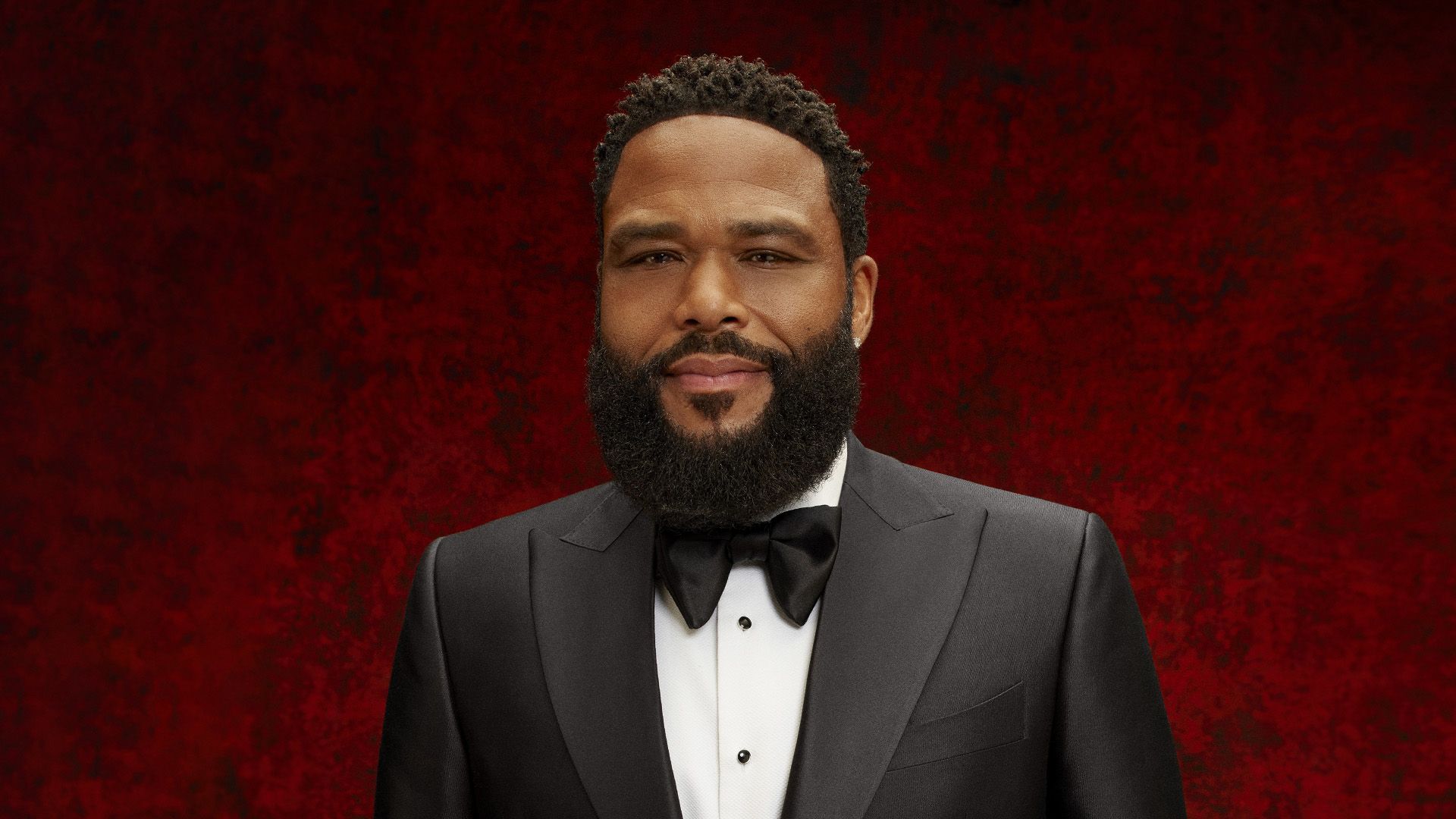 Anderson’s paisley suit jacket - Image 5 from NAACP Image Awards 2022: ...