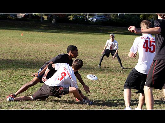 Ultimate Frisbee - It’s - Image 19 from Buzz Watch - What's Hot ...