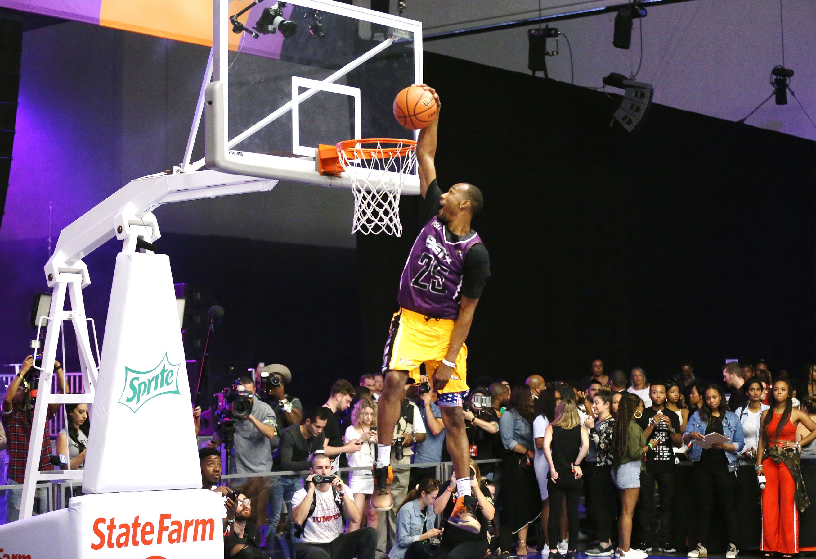 Chris Staples Dunks at - Image 37 from A Look at the Celeb Basketball ...