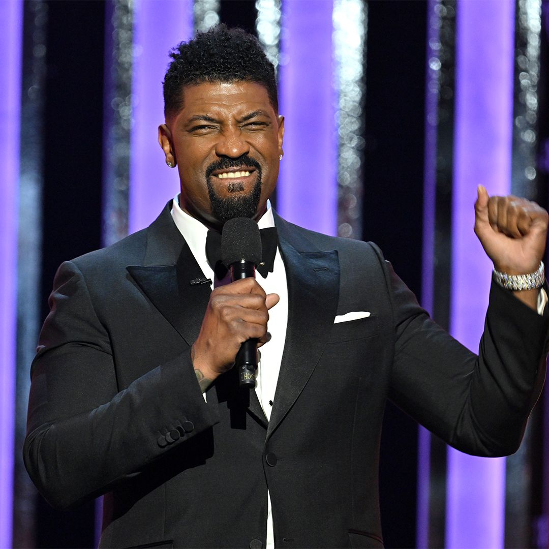 Host Deon Cole - Image 17 from 56th NAACP Image Awards Highlights | BET