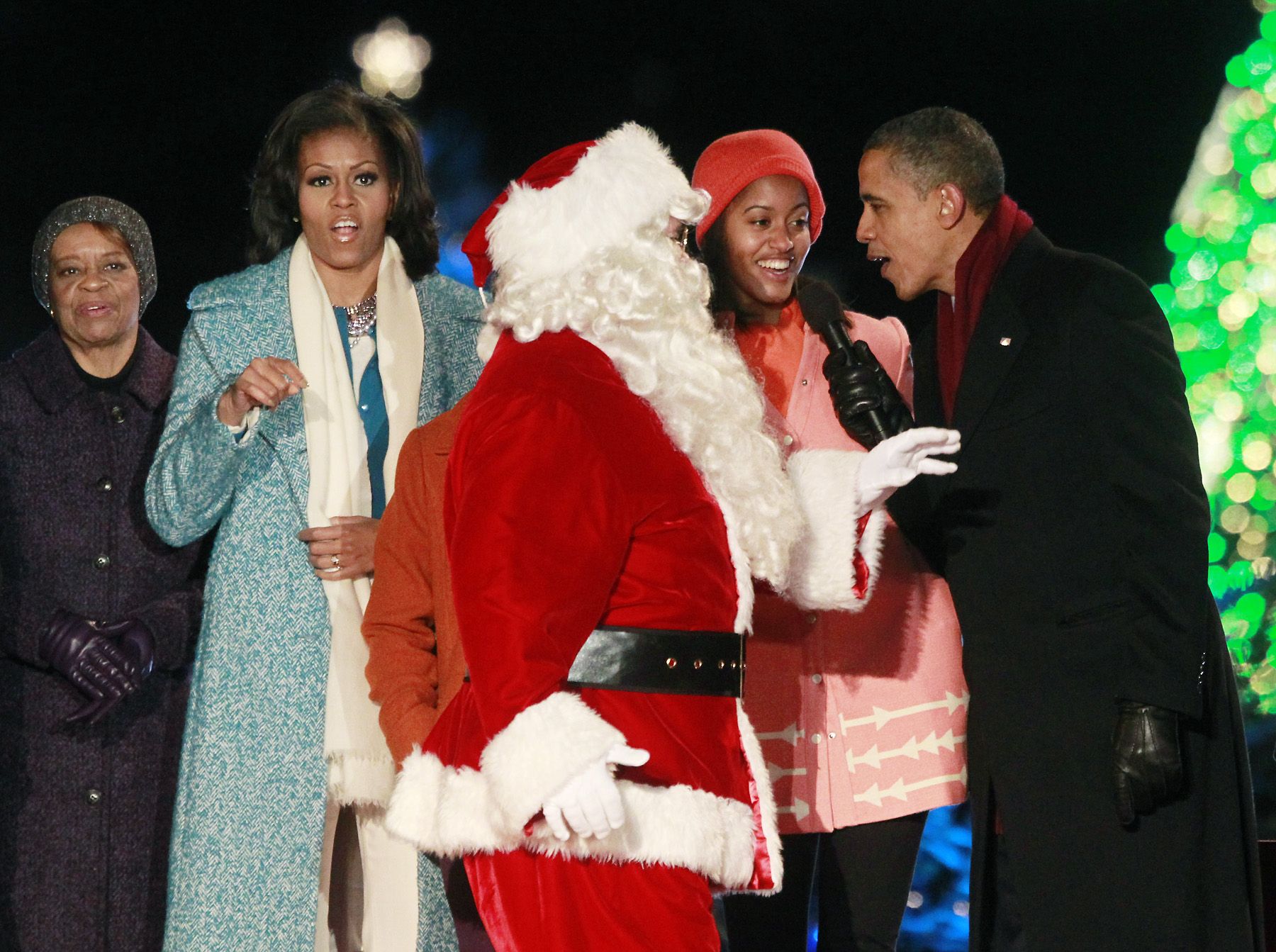 Santa Claus Came to - Image 5 from The Obamas Light the National ...
