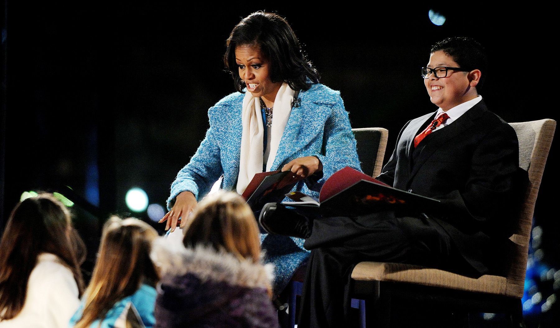 Story Time - First - Image 3 from The Obamas Light the National ...