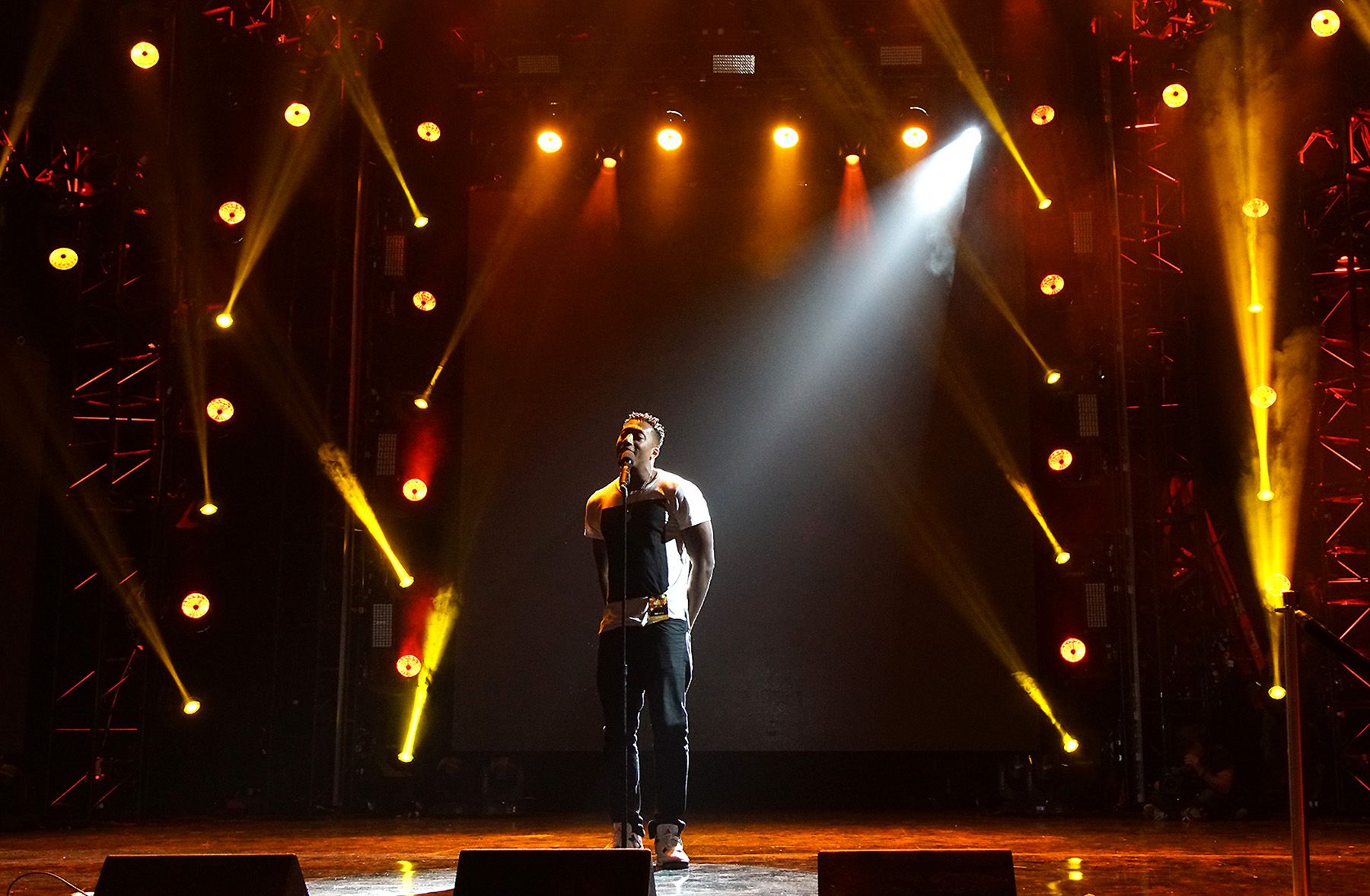 Lecrae Doing His Thing - Image 22 from Inside Rehearsals | BET
