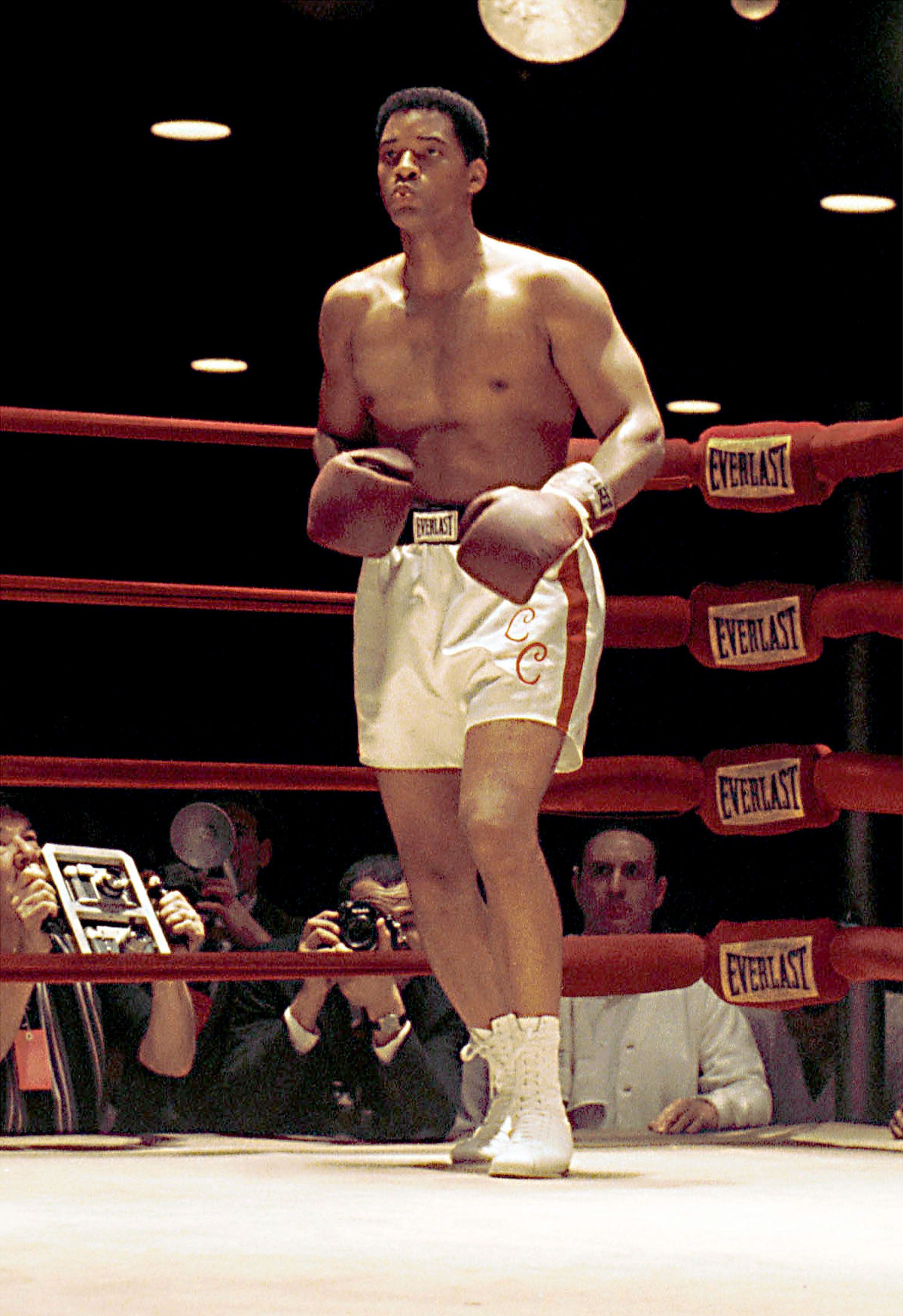 #5: Ali - Hands - Image 7 from Top 10 Will Smith Films | BET