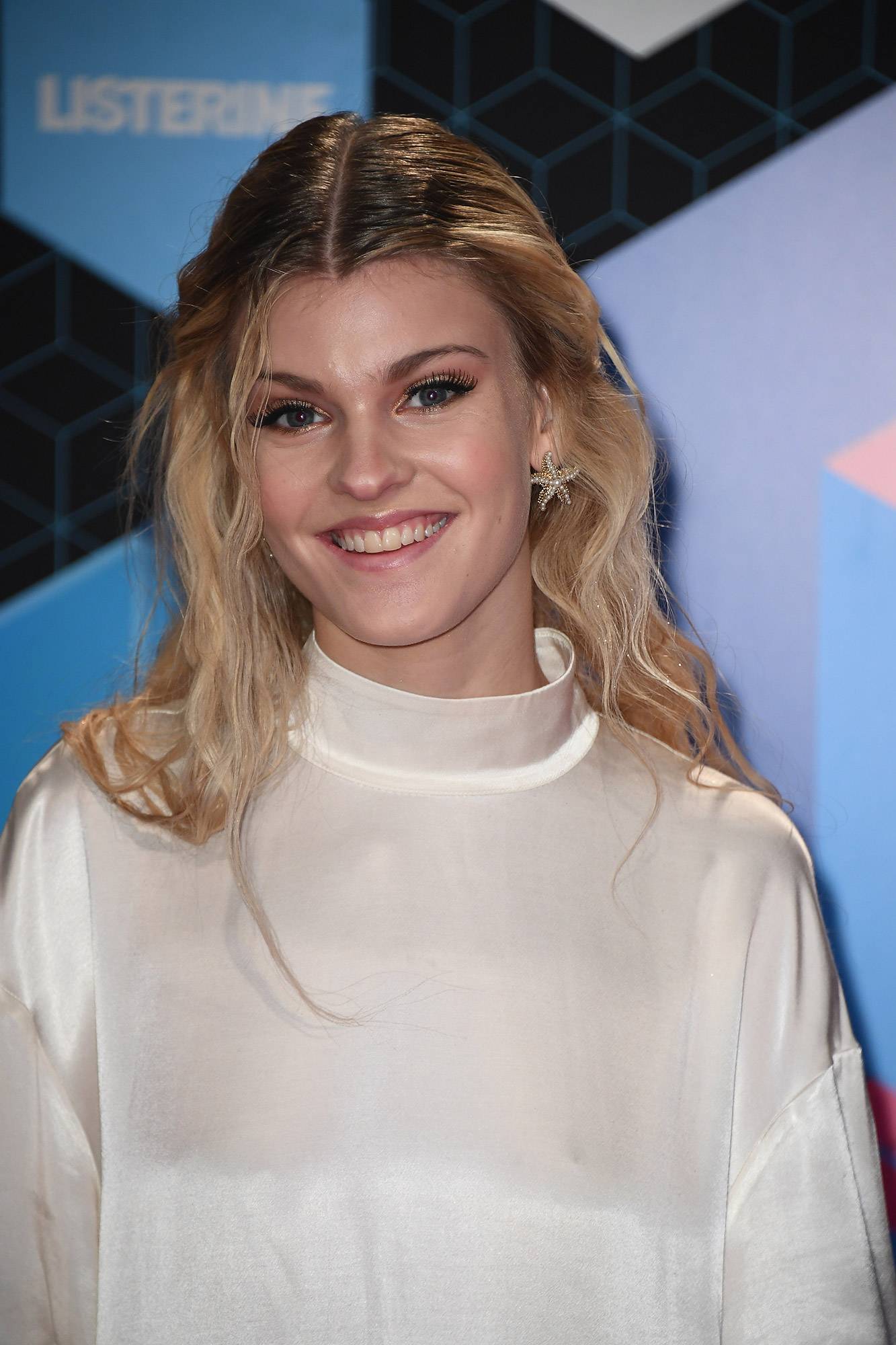 Image 11 from Check Out the Celebs Who Rocked the 2016 EMA Red Carpet ...