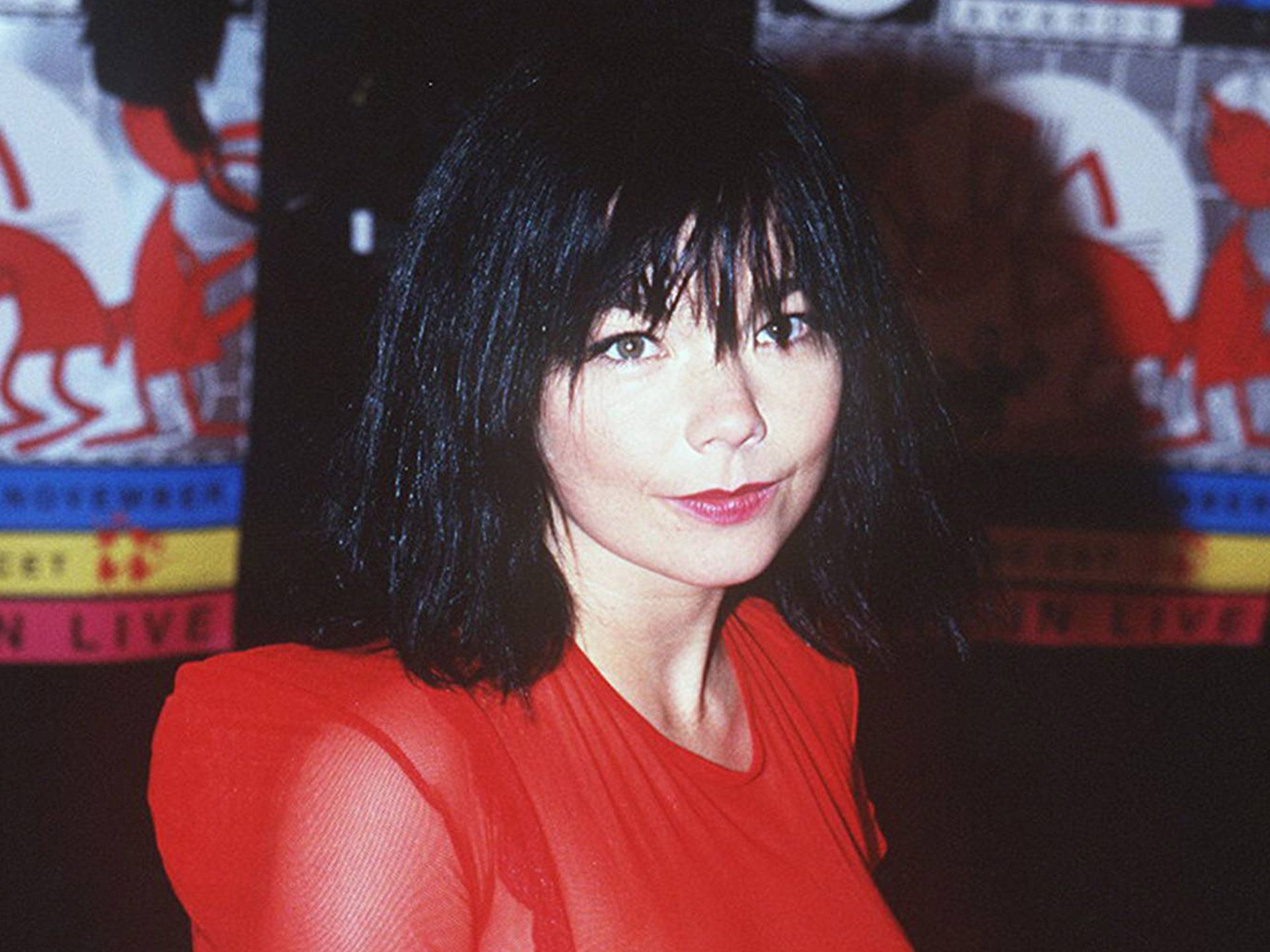 Bjork - Image 3 from TBT: Almost Everyone Wore Red at the 1996 EMAs ...