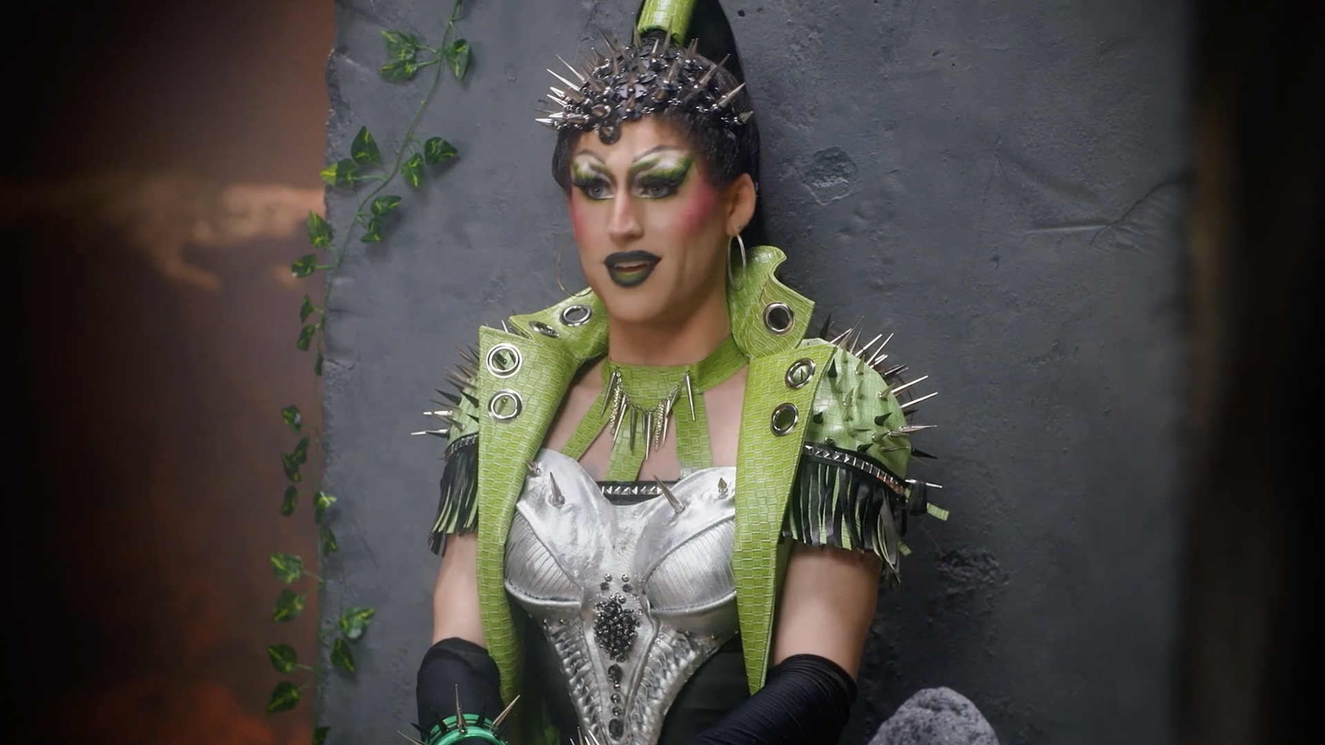 Meet the Queens - Amanda Tori Meating - RuPaul's Drag Race (Video Clip ...